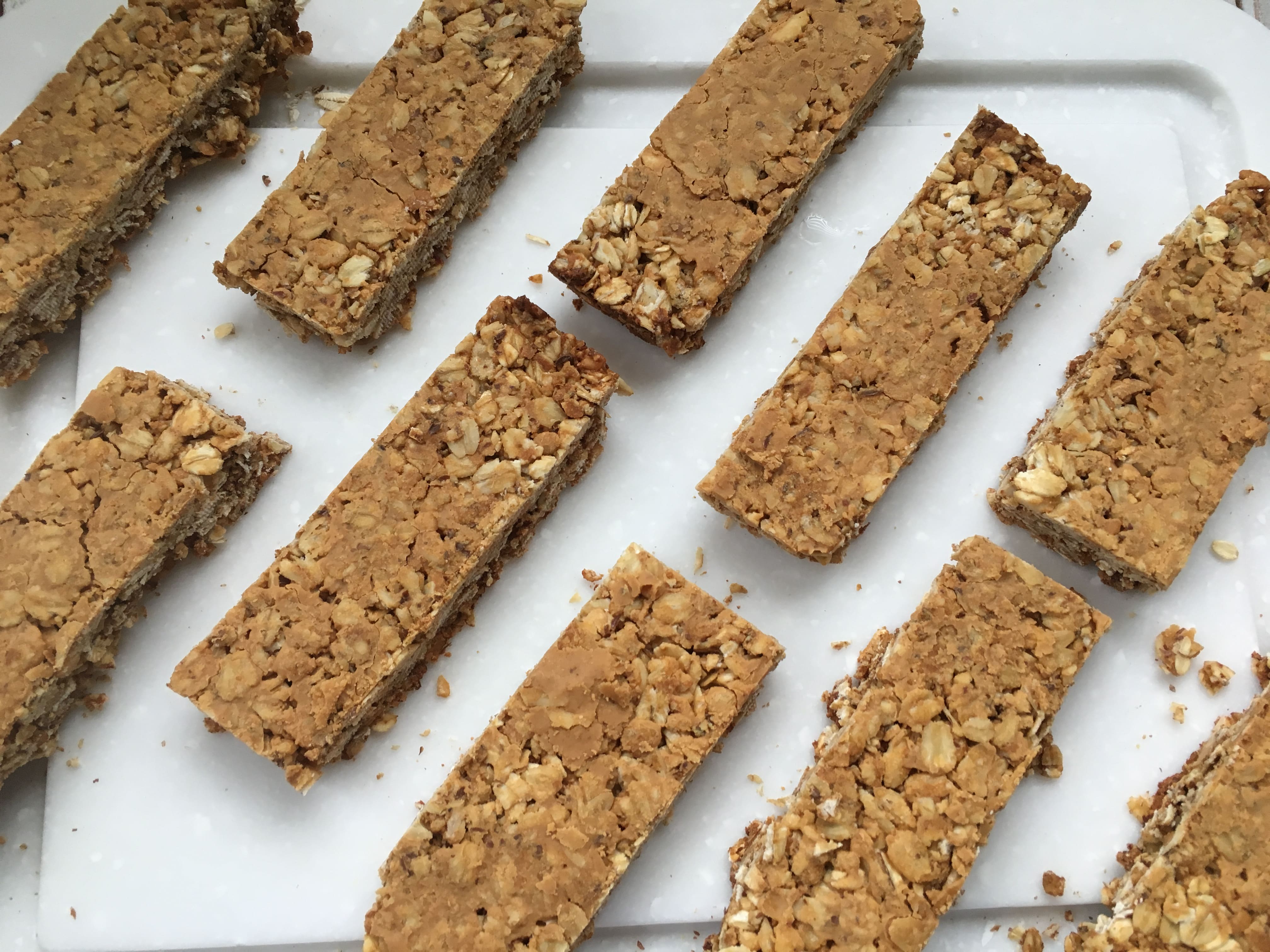 Crunchy Oats and Peanut Butter Bars Recipe